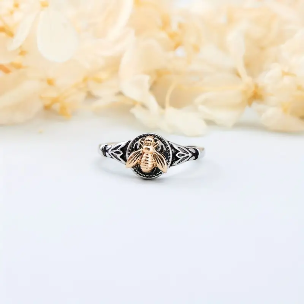 TINY BEE DAINTY RING – Ashlen