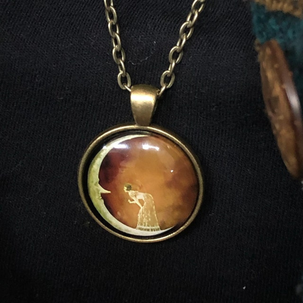 WOMAN ON THE MOON NECKLACE – Ashlen